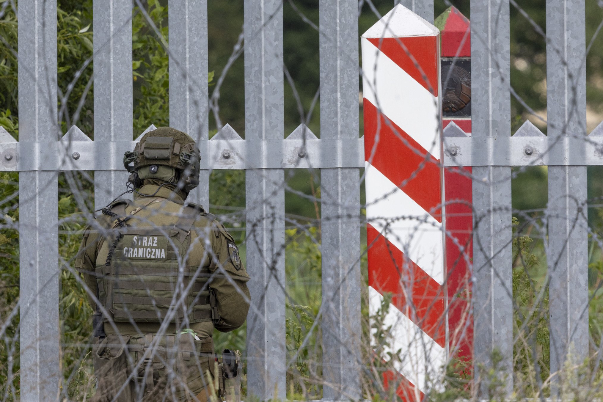 Poland Deploys Troops to Build New 4m Fence on Belarus Border ...