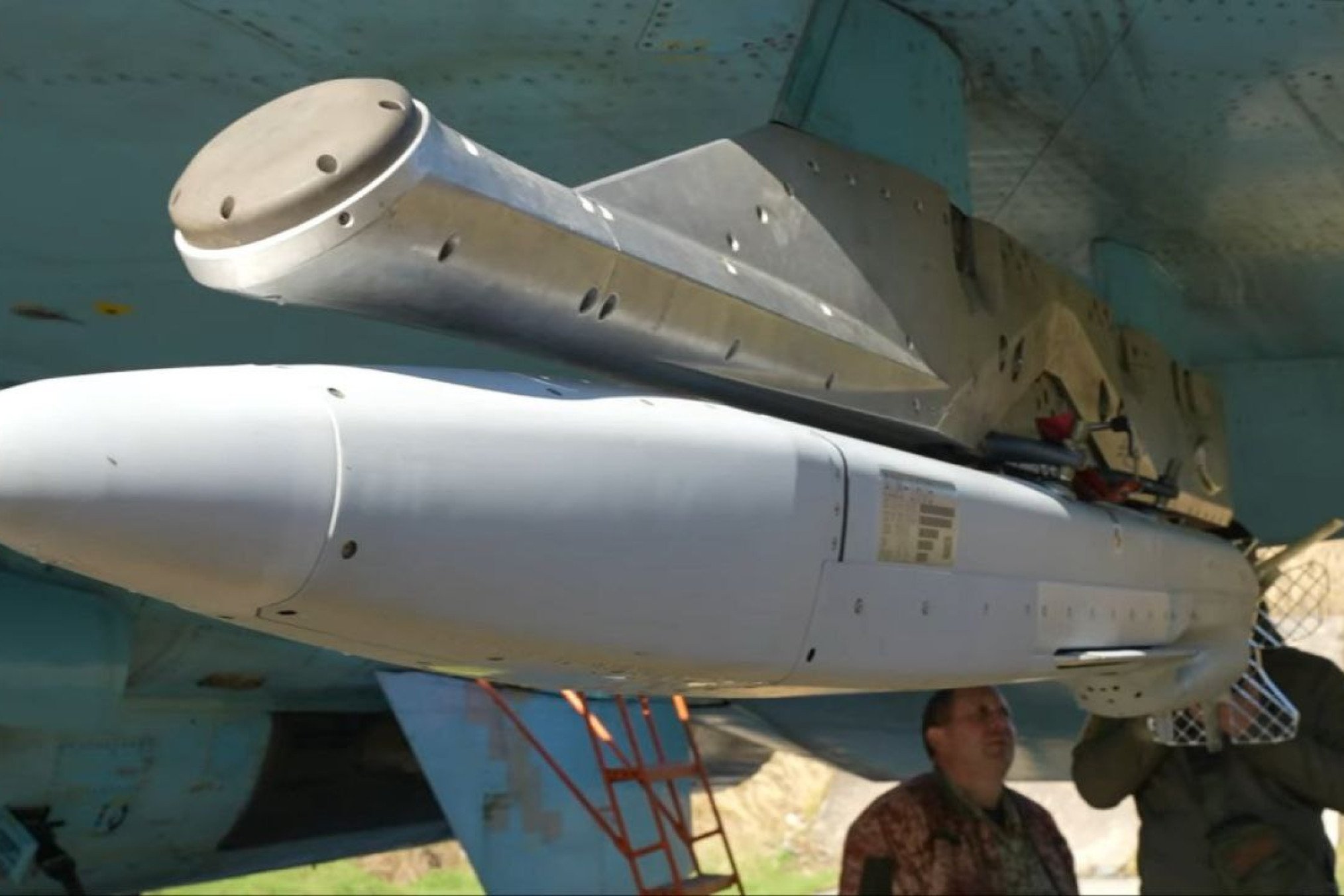Ukraine Turns Su-27s Into Decoy Launchers With American MALD Missiles ...