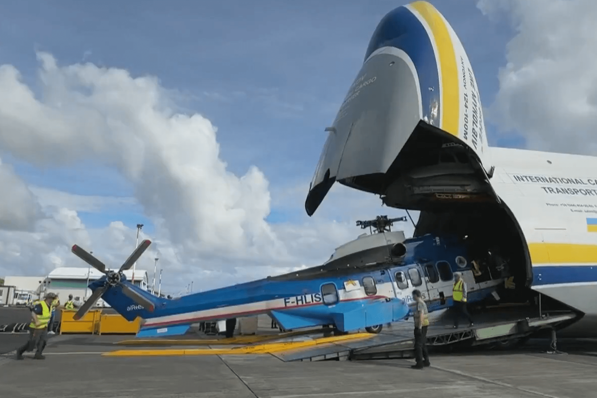Ukrainian Aircraft Antonov An-124 Delivers Super Puma Helicopter to ...