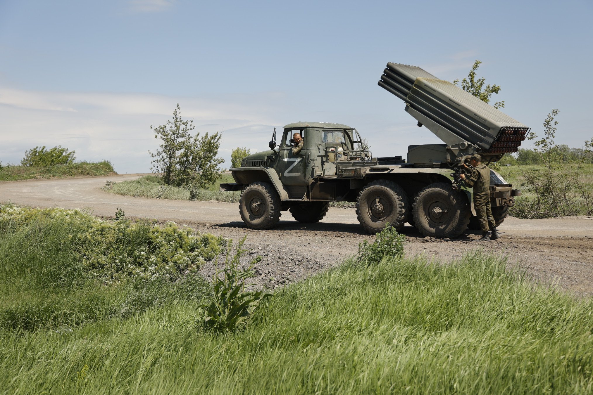 Ukrainian FPV Drone Destroys Fully-Loaded Russian Grad Launcher in ...