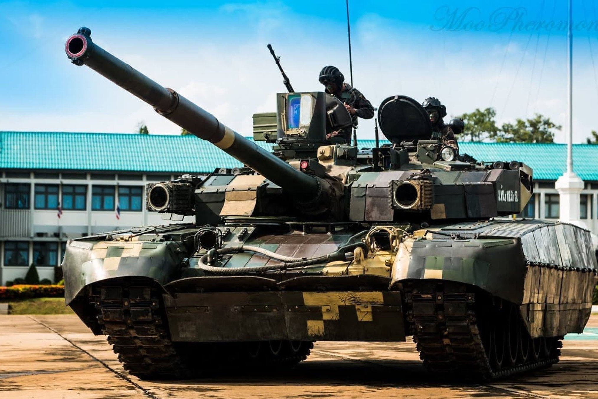 Ukrainian-Made Oplot-M Tanks and BTR-3E1s Spotted in Action in Thailand ...
