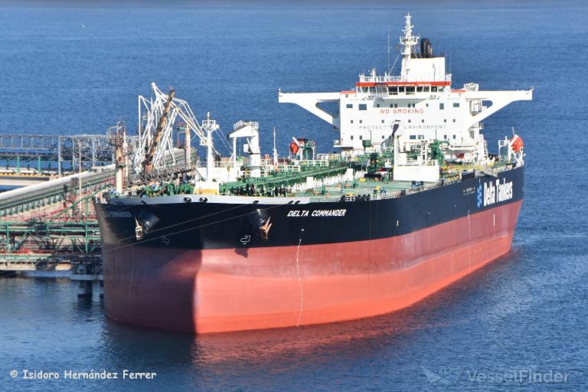 Sanctioned Russian Shadow Fleet Oil Tanker Blocks Suez Canal — UNITED24 ...