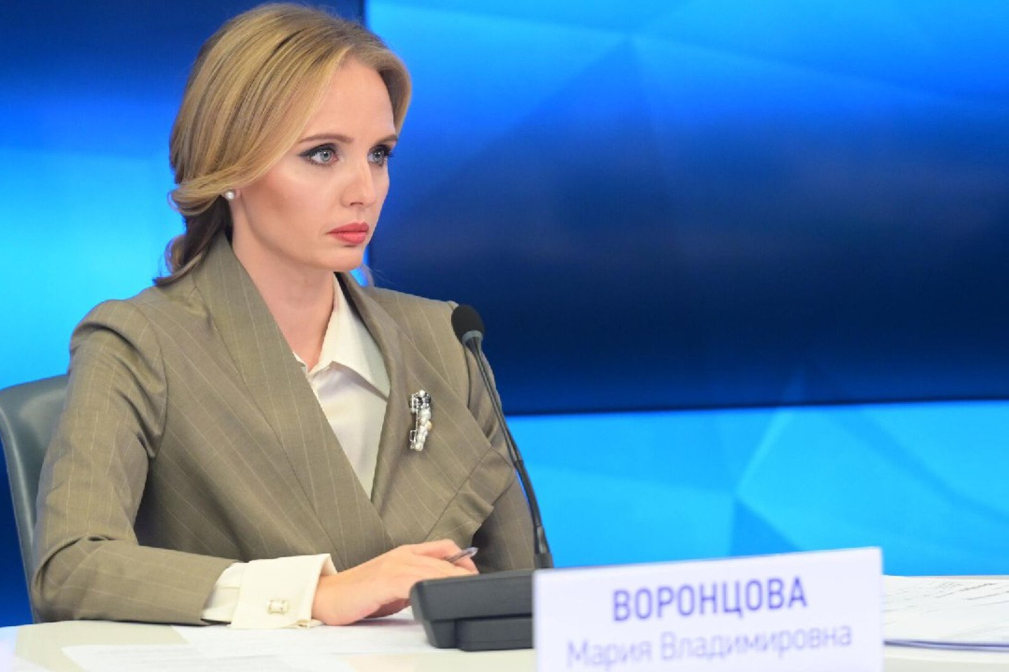 Fake News of Putin’s Daughter Rescuing Soldiers From Cluster Bomb ...