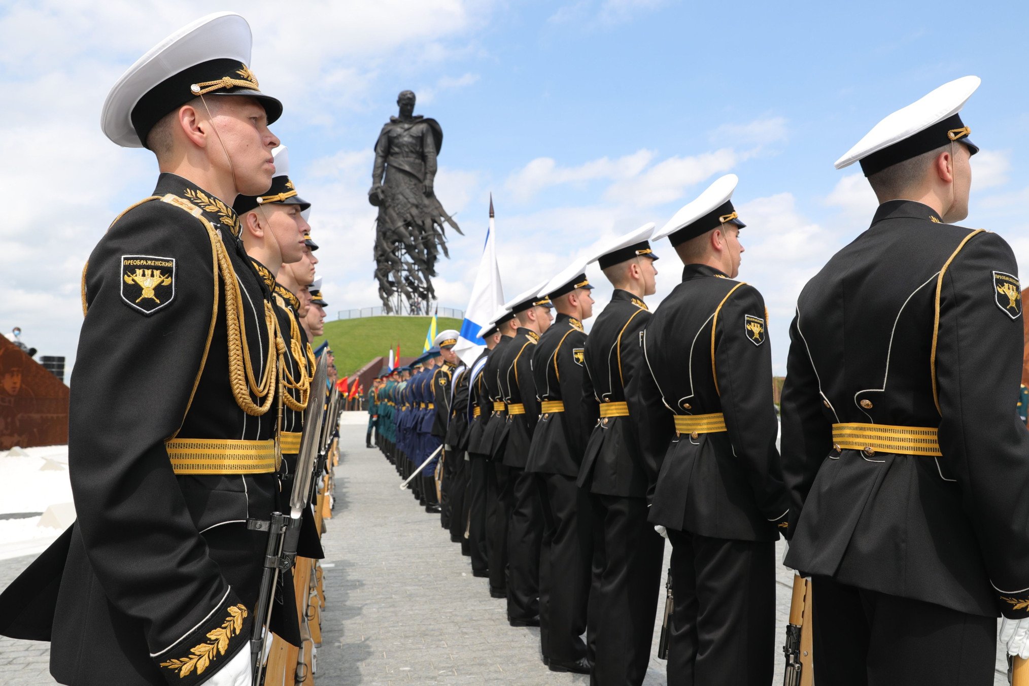 Entire Regiment of 1,000 Soldiers Deserts Russia’s 20th Division ...