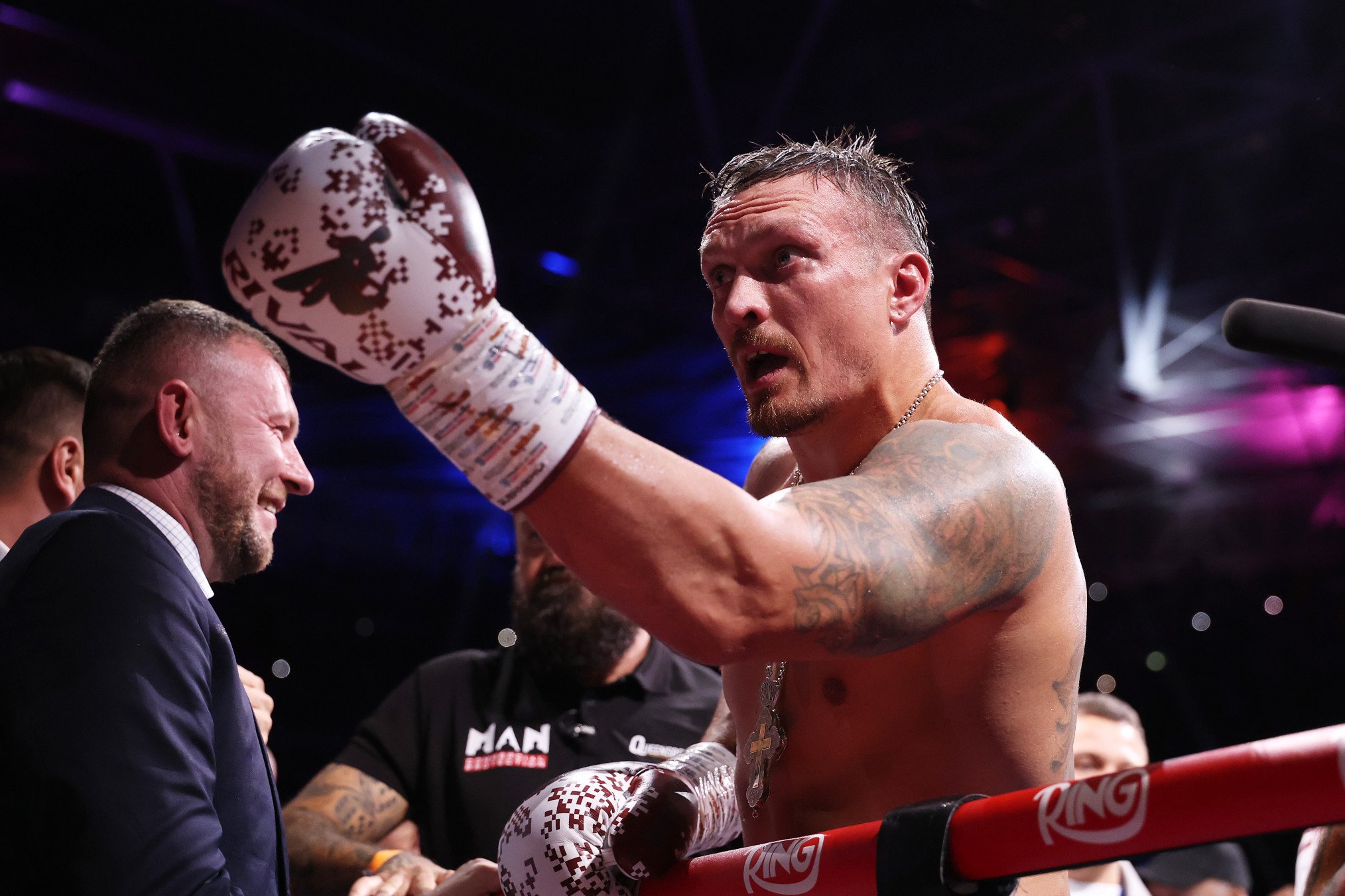 “The Smashing Machine” Starring Usyk and Johnson Gets 15-Minute Ovation ...