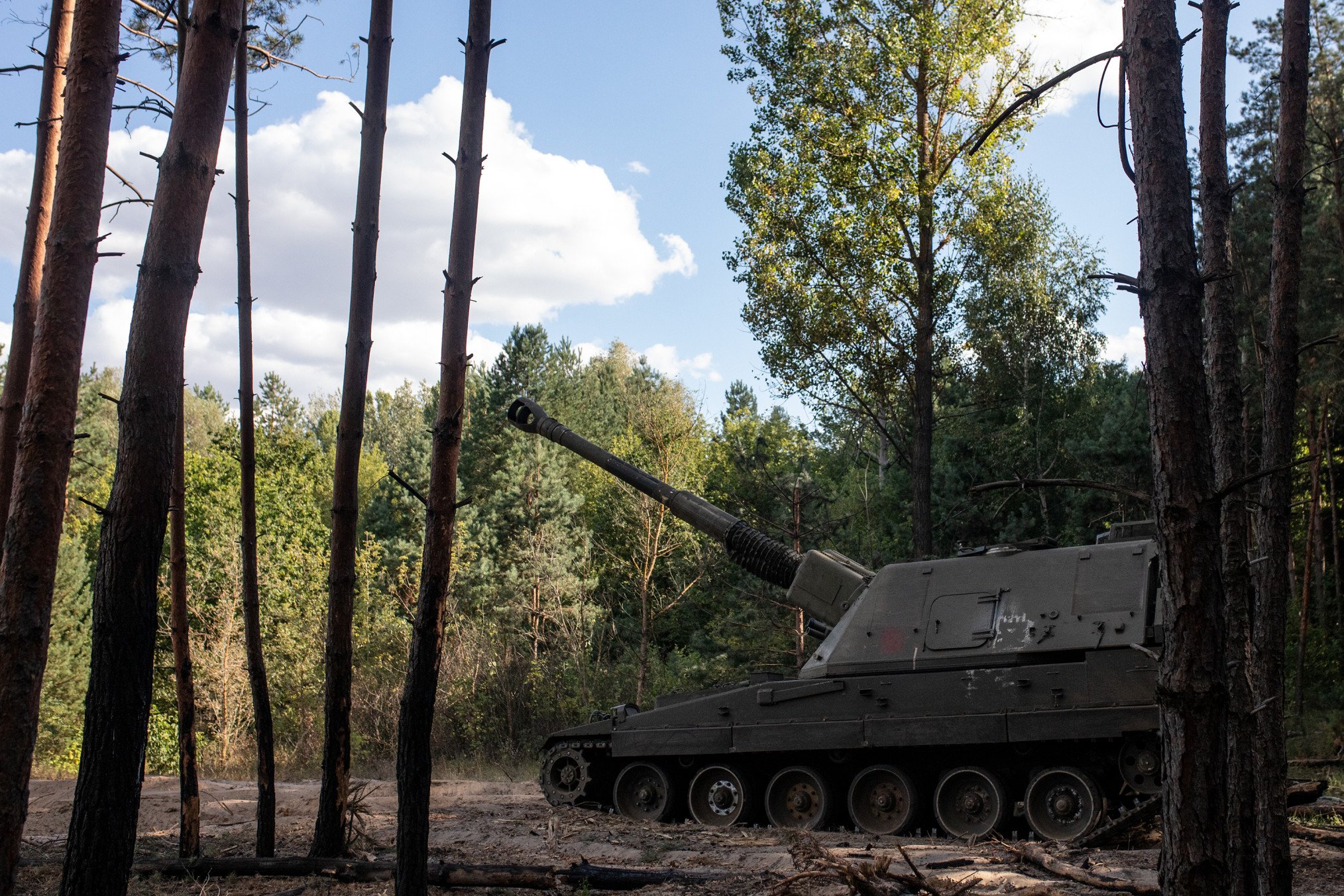 UK Sends Entire AS-90 Howitzer Fleet to Ukraine, Retiring the Iconic ...