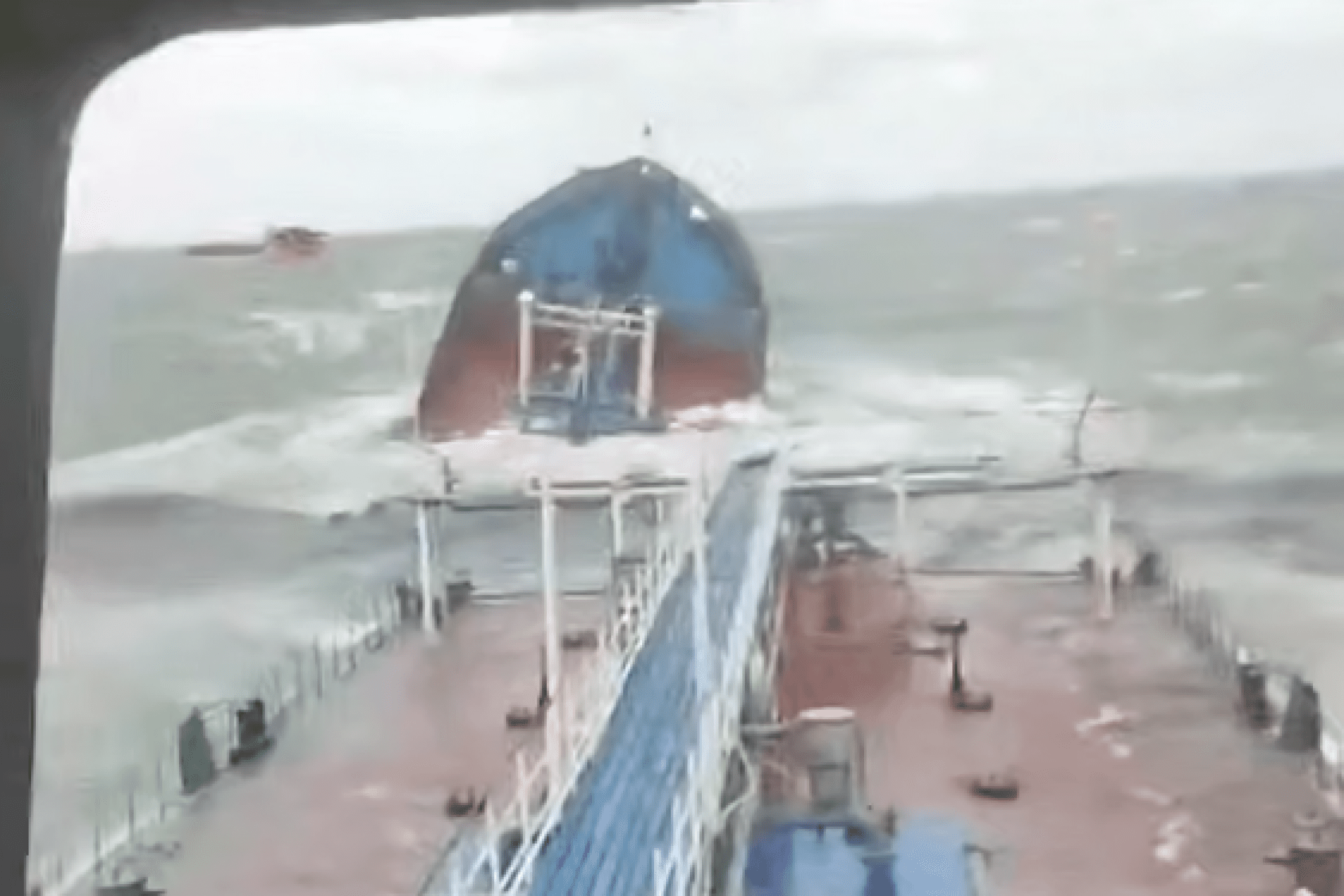 Russian Tanker Volgoneft-212 Splits in Two Near Kerch Strait, Video ...