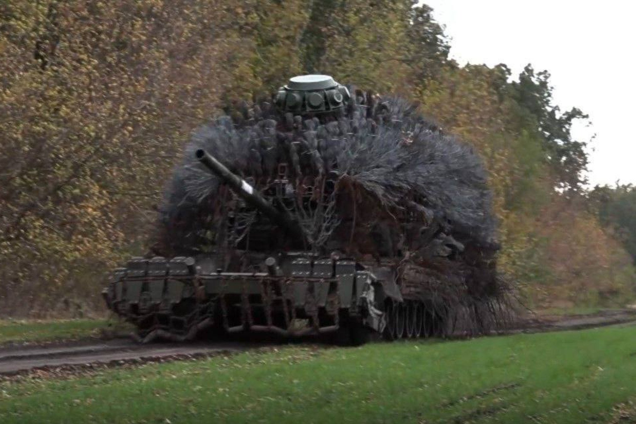 Russia Turns Tanks Into “Steel Hedgehogs” to Survive Ukraine’s FPV ...