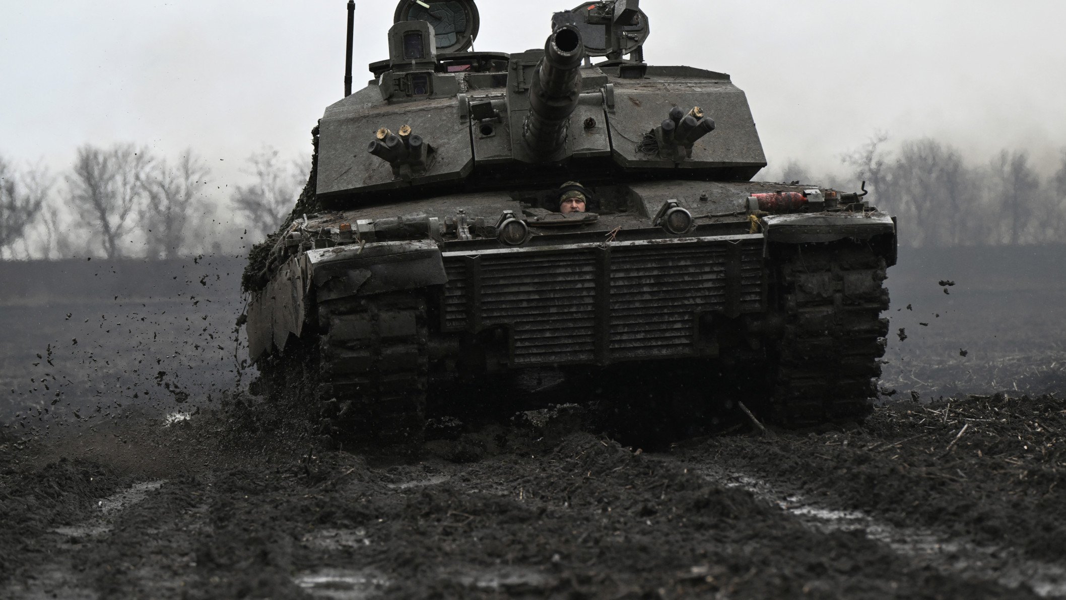 Two Years In: How British Challenger 2 Tanks Are Performing on the ...