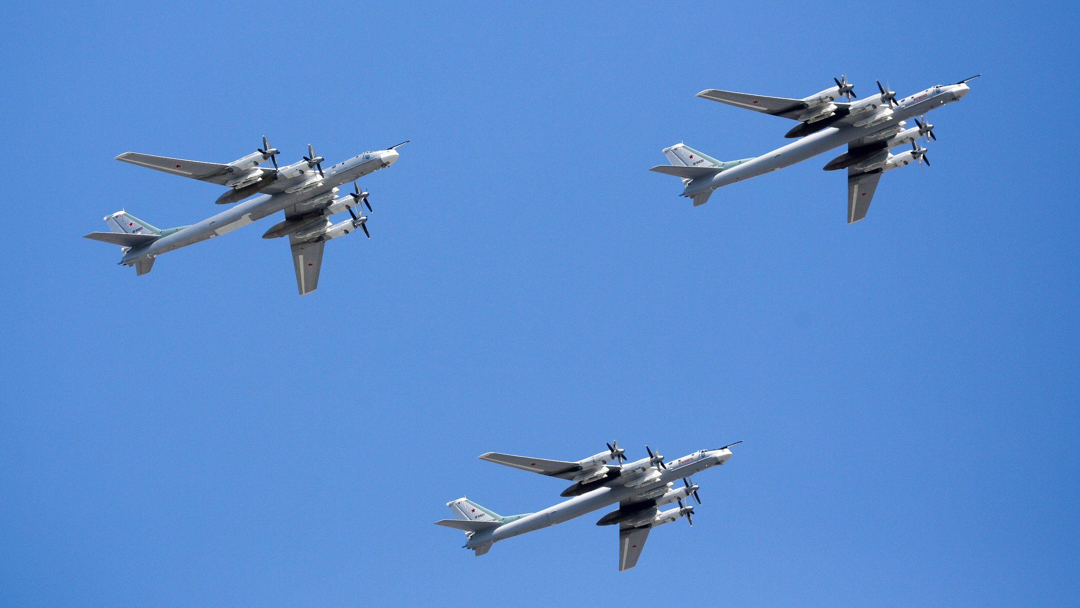 Russian Nuclear-Capable Bombers Challenge US Air Defenses Near Alaska — UNITED24 Media