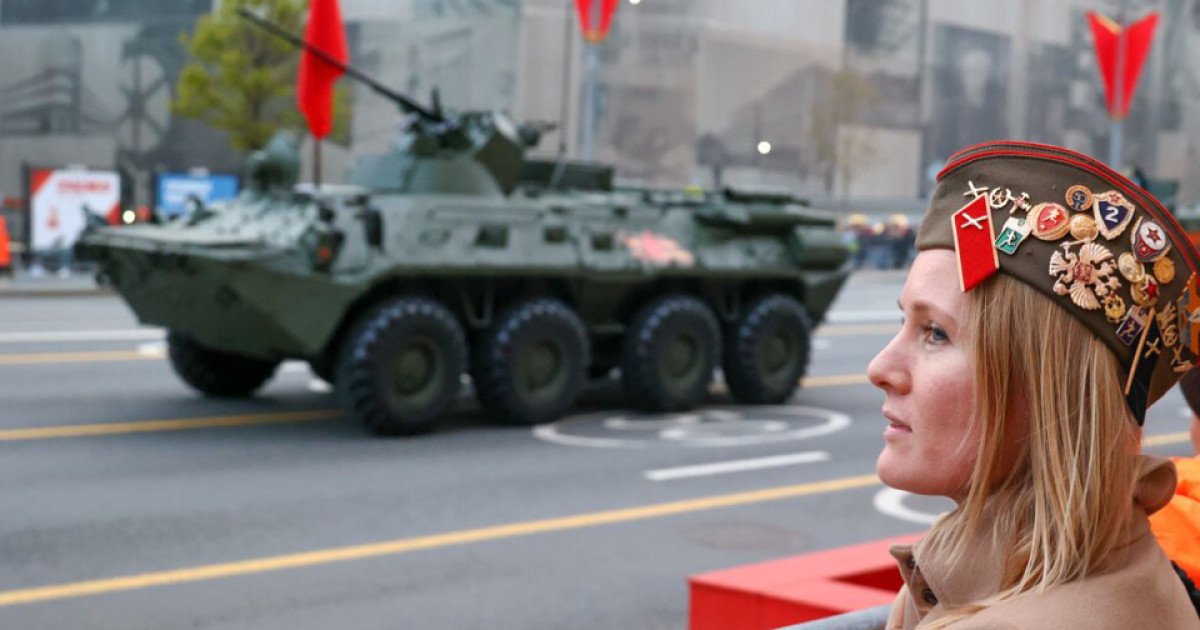 Russia to Reportedly Hold Largest Victory Day Parade Since Its Full ...