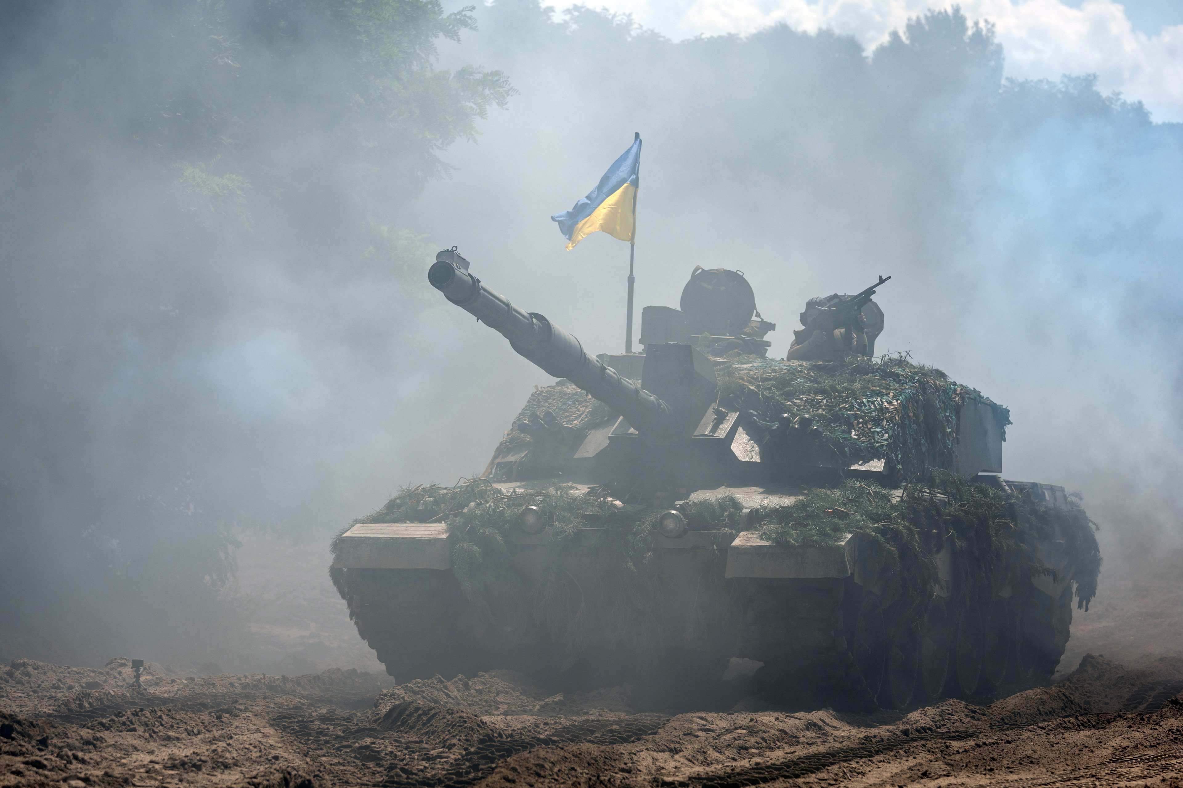 Two Years In: How British Challenger 2 Tanks Are Performing on the ...