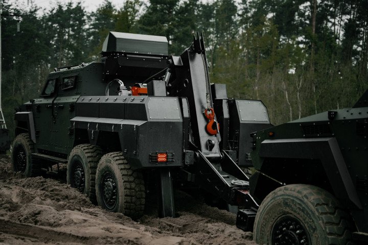 Ukraine Unveils New 6×6 Armored Recovery Vehicle Built to Rescue ...